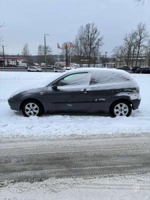 Pelēks Ford Focus 2002 Viļņa, ar dzinēja tilpumu 1.80 L un nobraukumu 330 tūkst. km par 350 €, foto  vietnē AUTOMOTO.COM.LV