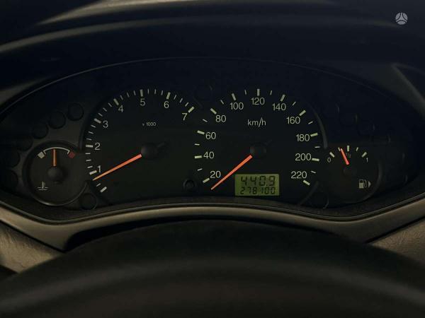 Grey Ford Focus 2002 in Vilnius, with an engine capacity of 1.39 L and mileage of 278 thousand km for 590 €, photo 9 on AUTOMOTO.COM.LV