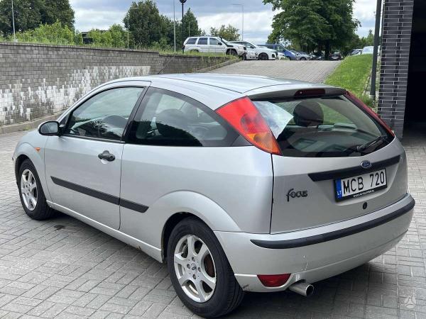 Pelēks Ford Focus 2002 Viļņa, ar dzinēja tilpumu 1.39 L un nobraukumu 278 tūkst. km par 590 €, foto 4 vietnē AUTOMOTO.COM.LV