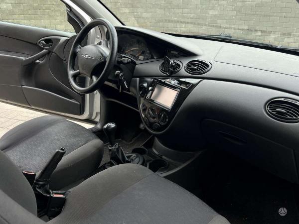 Pelēks Ford Focus 2002 Viļņa, ar dzinēja tilpumu 1.39 L un nobraukumu 278 tūkst. km par 590 €, foto 7 vietnē AUTOMOTO.COM.LV