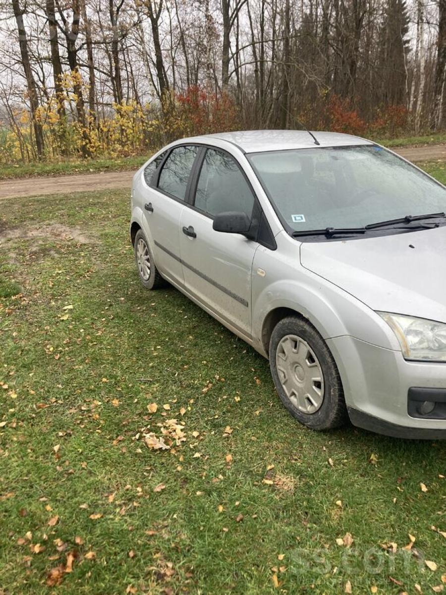 Pelēks Ford Focus 2004 Dobele, ar dzinēja tilpumu 1.60 L un nobraukumu 304 tūkst. km par 1350 €, foto 9 vietnē AUTOMOTO.COM.LV