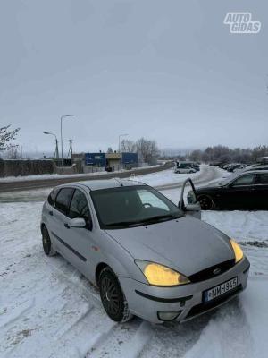 Pelēks Ford Focus 2004 Šauļi, ar dzinēja tilpumu 1.80 L un nobraukumu 300 tūkst. km par 799 €, foto  vietnē AUTOMOTO.COM.LV