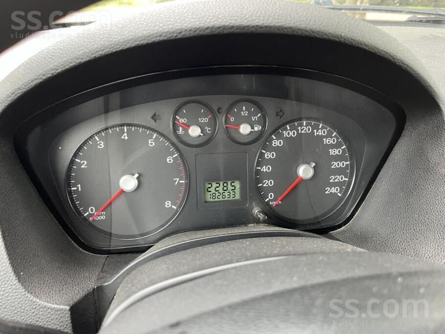 Grey Ford Focus 2004 in Riga, with an engine capacity of 1.60 L and mileage of 182 thousand km for 1030 €, photo 8 on AUTOMOTO.COM.LV