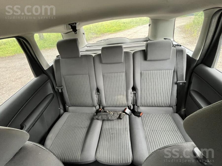 Grey Ford Focus 2004 in Riga, with an engine capacity of 1.60 L and mileage of 182 thousand km for 1030 €, photo 9 on AUTOMOTO.COM.LV