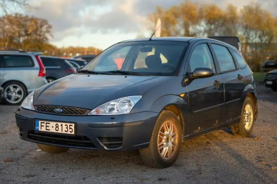 Pelēks Ford Focus 2004 Liepāja, ar dzinēja tilpumu 1.60 L un nobraukumu 181 tūkst. km par 750 €, foto 1 vietnē AUTOMOTO.COM.LV