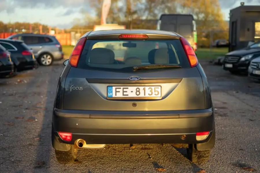 Pelēks Ford Focus 2004 Liepāja, ar dzinēja tilpumu 1.60 L un nobraukumu 181 tūkst. km par 750 €, foto 4 vietnē AUTOMOTO.COM.LV