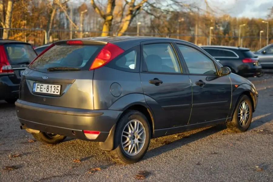 Pelēks Ford Focus 2004 Liepāja, ar dzinēja tilpumu 1.60 L un nobraukumu 181 tūkst. km par 750 €, foto 5 vietnē AUTOMOTO.COM.LV