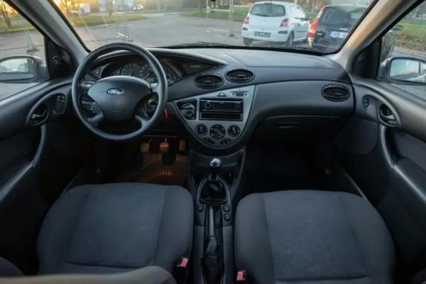 Grey Ford Focus 2004 in Liepaja, with an engine capacity of 1.60 L and mileage of 181 thousand km for 750 €, photo 7 on AUTOMOTO.COM.LV