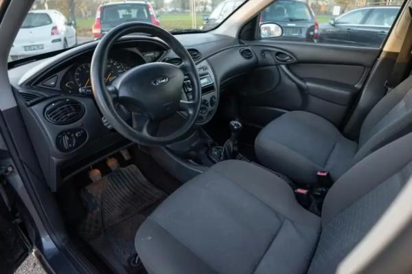 Grey Ford Focus 2004 in Liepaja, with an engine capacity of 1.60 L and mileage of 181 thousand km for 750 €, photo 8 on AUTOMOTO.COM.LV