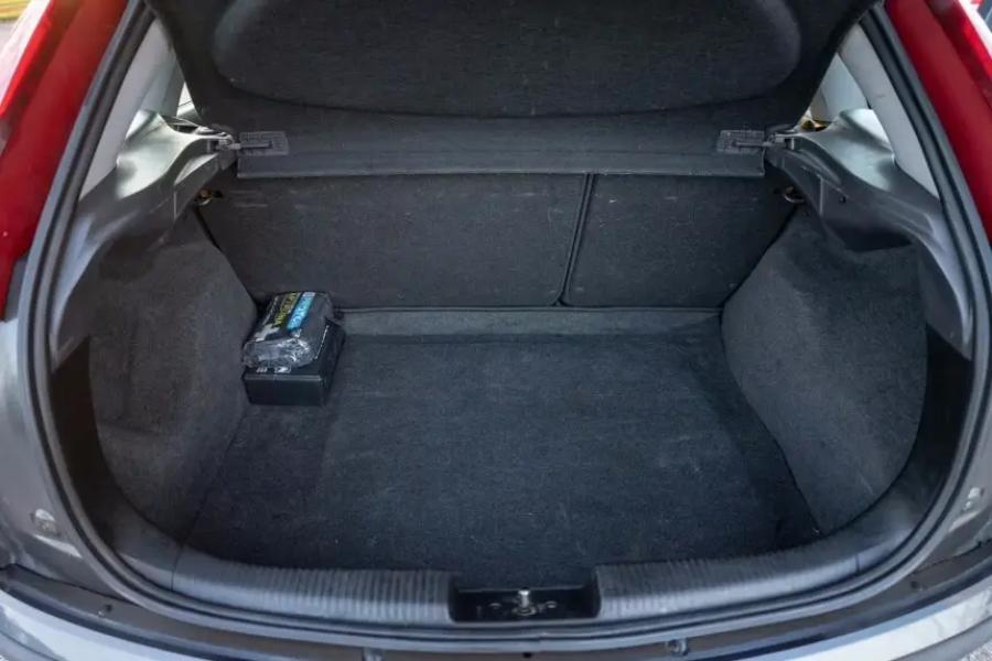 Pelēks Ford Focus 2004 Liepāja, ar dzinēja tilpumu 1.60 L un nobraukumu 181 tūkst. km par 750 €, foto 11 vietnē AUTOMOTO.COM.LV
