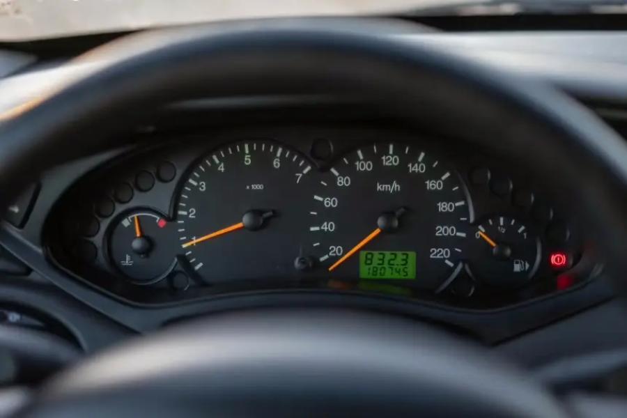 Pelēks Ford Focus 2004 Liepāja, ar dzinēja tilpumu 1.60 L un nobraukumu 181 tūkst. km par 750 €, foto 14 vietnē AUTOMOTO.COM.LV