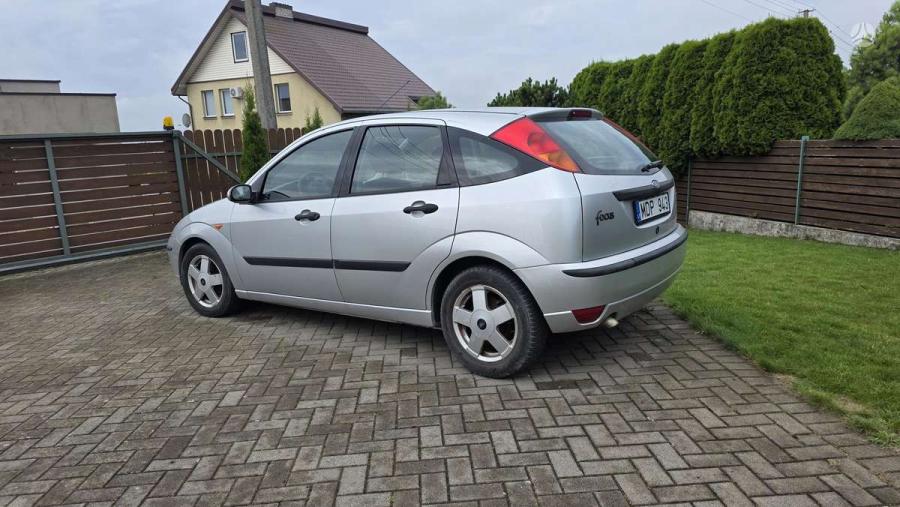 Grey Ford Focus 2004 in Kaunas, with an engine capacity of 1.75 L and mileage of 392 thousand km for 1450 €, photo 3 on AUTOMOTO.COM.LV
