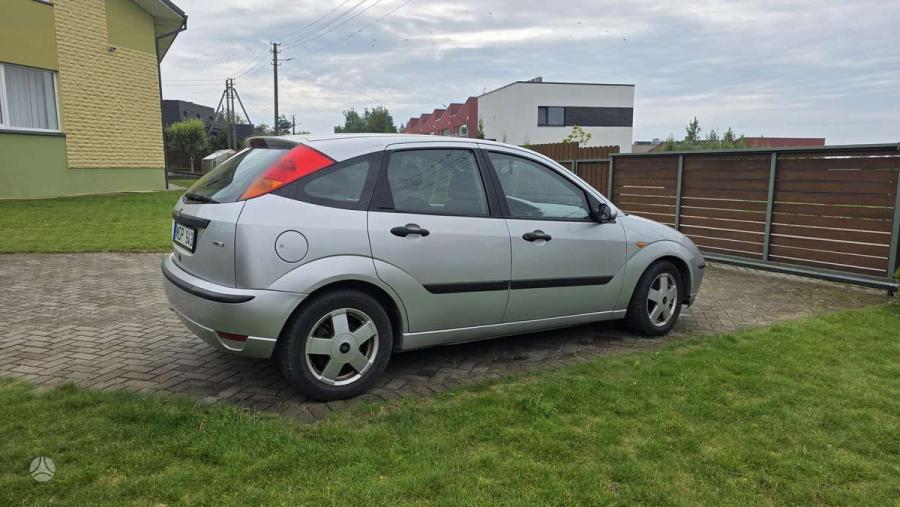Grey Ford Focus 2004 in Kaunas, with an engine capacity of 1.75 L and mileage of 392 thousand km for 1450 €, photo 5 on AUTOMOTO.COM.LV