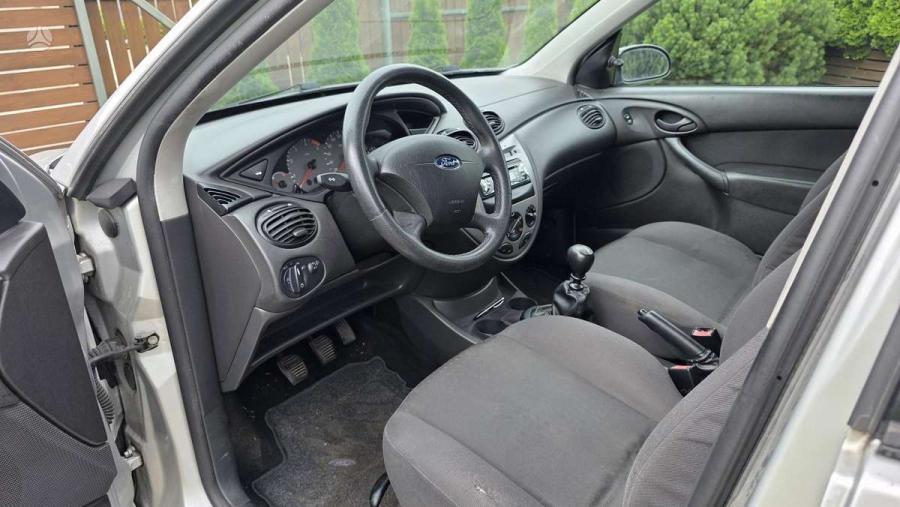 Grey Ford Focus 2004 in Kaunas, with an engine capacity of 1.75 L and mileage of 392 thousand km for 1450 €, photo 7 on AUTOMOTO.COM.LV