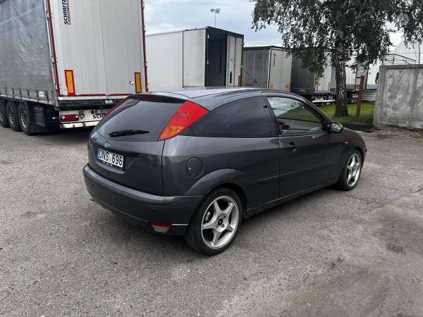 Pelēks Ford Focus 2004 Panevēža, ar dzinēja tilpumu 1.80 L un nobraukumu 275 tūkst. km par 900 €, foto 4 vietnē AUTOMOTO.COM.LV