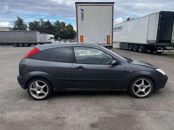 Pelēks Ford Focus 2004 Panevēža, ar dzinēja tilpumu 1.80 L un nobraukumu 275 tūkst. km par 900 €, foto 5 vietnē AUTOMOTO.COM.LV