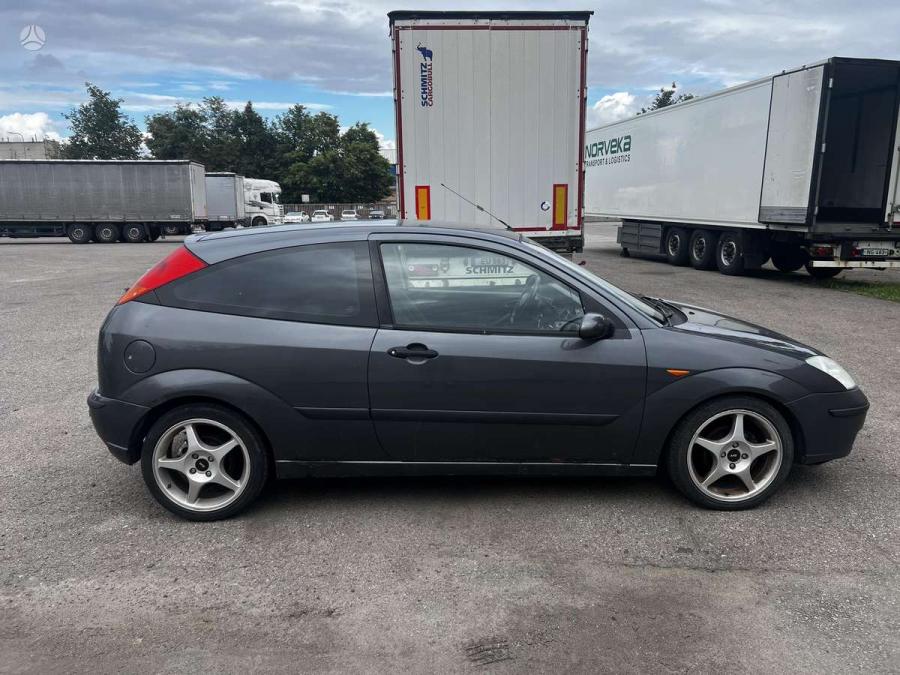 Pelēks Ford Focus 2004 Panevēža, ar dzinēja tilpumu 1.80 L un nobraukumu 275 tūkst. km par 900 €, foto 6 vietnē AUTOMOTO.COM.LV