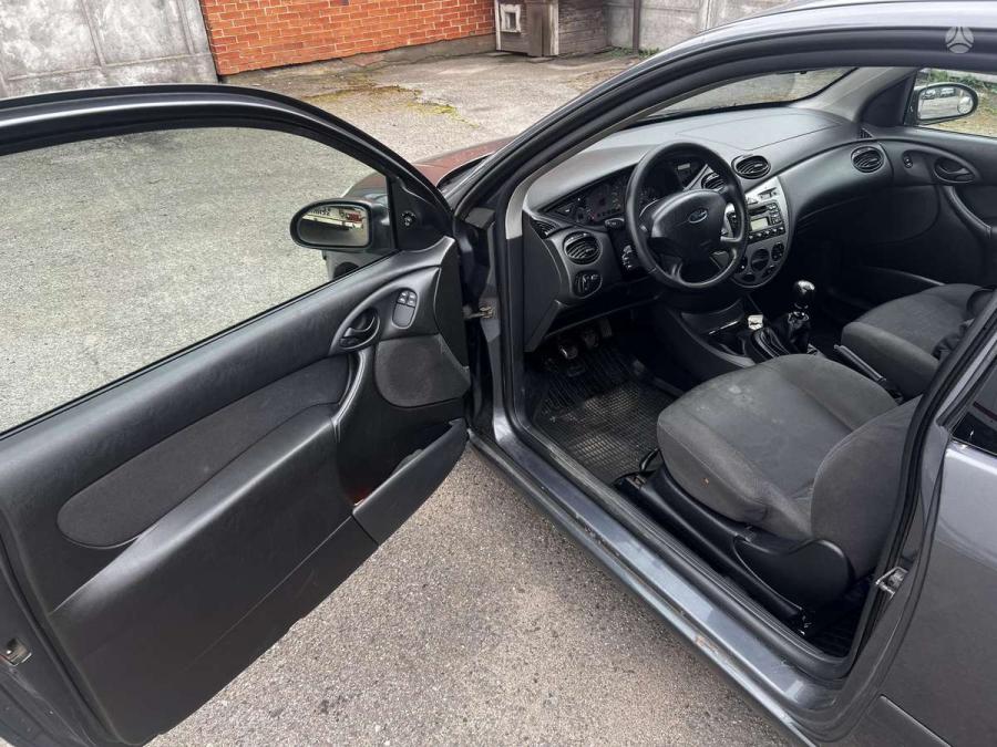 Pelēks Ford Focus 2004 Panevēža, ar dzinēja tilpumu 1.80 L un nobraukumu 275 tūkst. km par 900 €, foto 9 vietnē AUTOMOTO.COM.LV