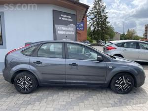Pelēks Ford Focus 2005 Talsi, ar dzinēja tilpumu 1.60 L un nobraukumu 326 tūkst. km par 1650 €, foto 2 vietnē AUTOMOTO.COM.LV