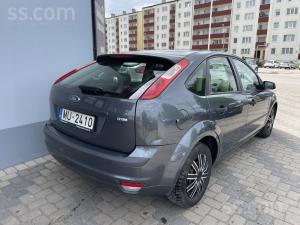 Pelēks Ford Focus 2005 Talsi, ar dzinēja tilpumu 1.60 L un nobraukumu 326 tūkst. km par 1650 €, foto 3 vietnē AUTOMOTO.COM.LV