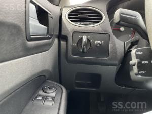 Pelēks Ford Focus 2005 Talsi, ar dzinēja tilpumu 1.60 L un nobraukumu 326 tūkst. km par 1650 €, foto 12 vietnē AUTOMOTO.COM.LV