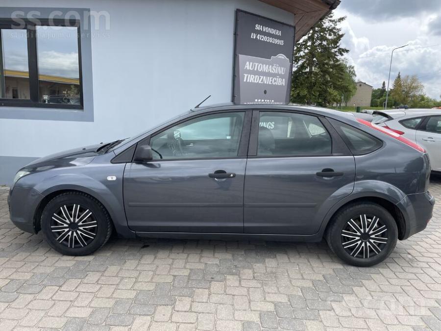 Pelēks Ford Focus 2005 Talsi, ar dzinēja tilpumu 1.60 L un nobraukumu 326 tūkst. km par 1650 €, foto 22 vietnē AUTOMOTO.COM.LV