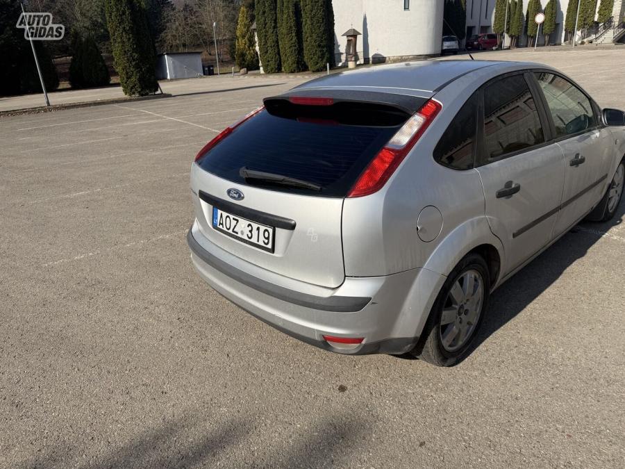 Pelēks Ford Focus 2005 Alīta, ar dzinēja tilpumu 1.60 L un nobraukumu 271 tūkst. km par 700 €, foto 2 vietnē AUTOMOTO.COM.LV