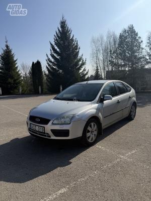 Pelēks Ford Focus 2005 Alīta, ar dzinēja tilpumu 1.60 L un nobraukumu 271 tūkst. km par 700 €, foto 3 vietnē AUTOMOTO.COM.LV