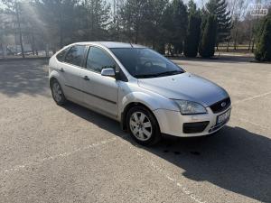 Pelēks Ford Focus 2005 Alīta, ar dzinēja tilpumu 1.60 L un nobraukumu 271 tūkst. km par 700 €, foto 4 vietnē AUTOMOTO.COM.LV