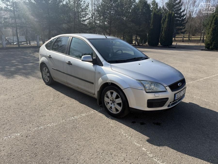 Pelēks Ford Focus 2005 Alīta, ar dzinēja tilpumu 1.60 L un nobraukumu 271 tūkst. km par 700 €, foto 4 vietnē AUTOMOTO.COM.LV