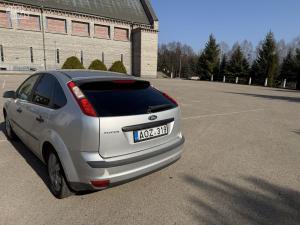 Pelēks Ford Focus 2005 Alīta, ar dzinēja tilpumu 1.60 L un nobraukumu 271 tūkst. km par 700 €, foto 5 vietnē AUTOMOTO.COM.LV