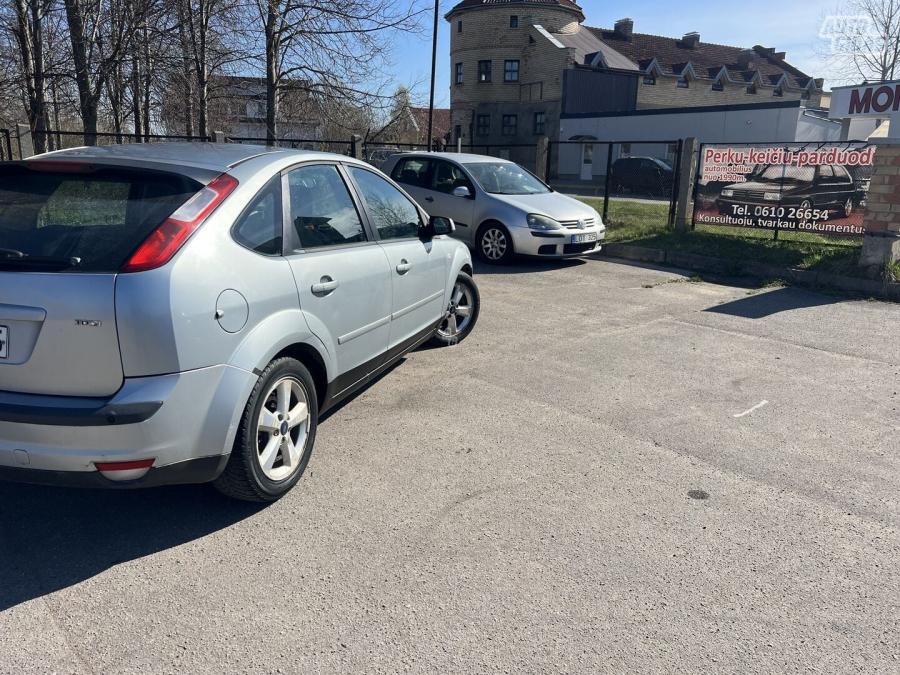 Grey Ford Focus 2005 in Siauliai, with an engine capacity of 2.00 L and mileage of 351 thousand km for 649 €, photo 3 on AUTOMOTO.COM.LV