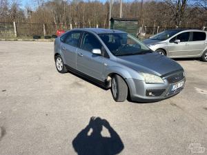 Grey Ford Focus 2005 in Siauliai, with an engine capacity of 2.00 L and mileage of 351 thousand km for 649 €, photo 5 on AUTOMOTO.COM.LV