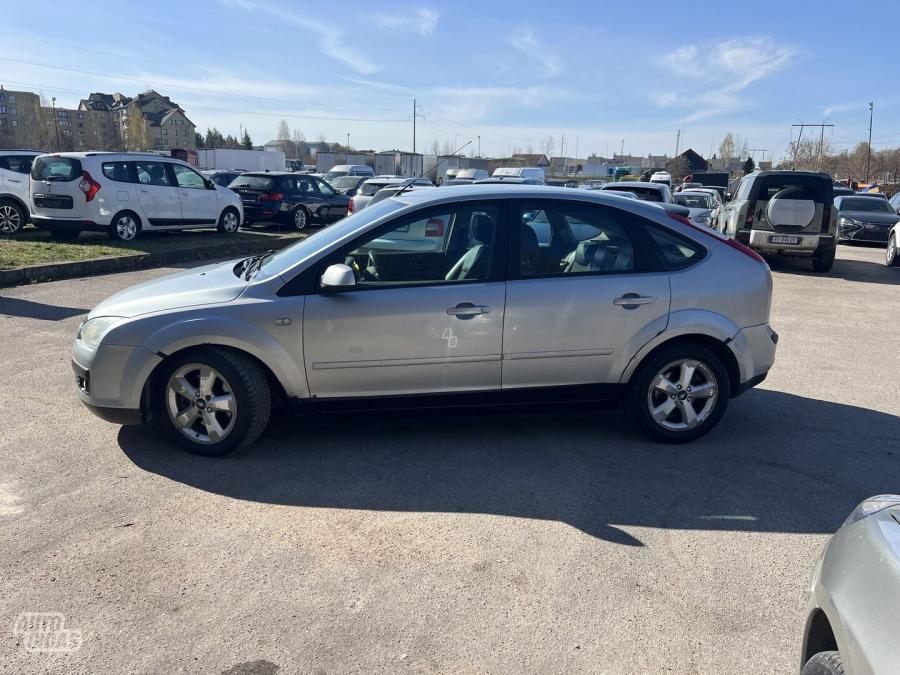 Grey Ford Focus 2005 in Siauliai, with an engine capacity of 2.00 L and mileage of 351 thousand km for 649 €, photo 8 on AUTOMOTO.COM.LV