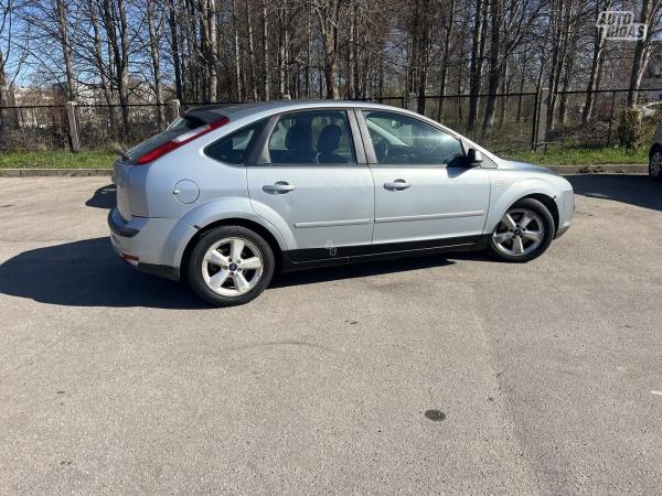Pelēks Ford Focus 2005 Šauļi, ar dzinēja tilpumu 2.00 L un nobraukumu 351 tūkst. km par 559 €, foto 3 vietnē AUTOMOTO.COM.LV