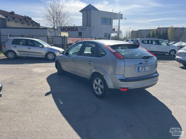 Pelēks Ford Focus 2005 Šauļi, ar dzinēja tilpumu 2.00 L un nobraukumu 351 tūkst. km par 559 €, foto 8 vietnē AUTOMOTO.COM.LV