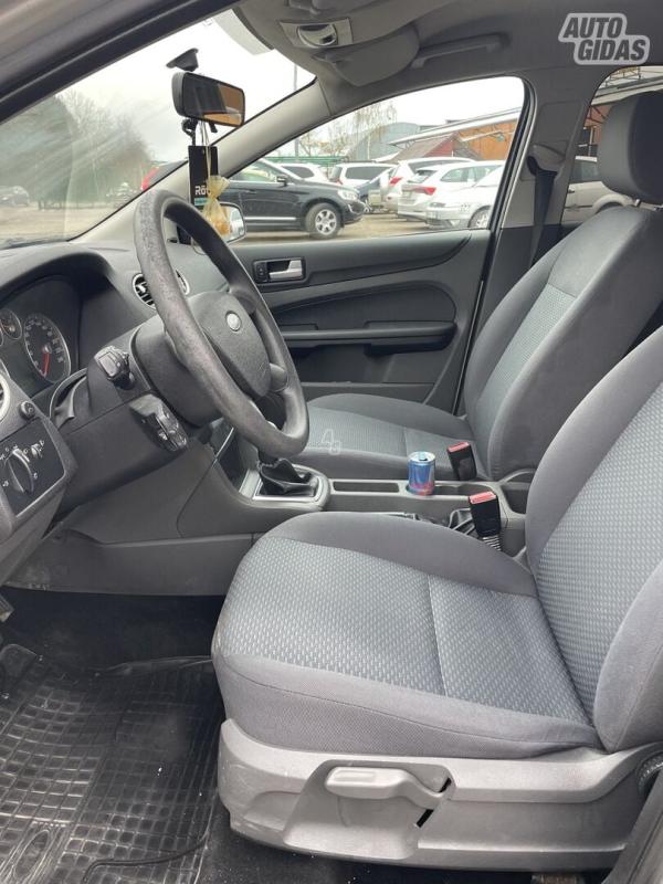 Pelēks Ford Focus 2005 Alīta, ar dzinēja tilpumu 1.60 L un nobraukumu 240 tūkst. km par 1200 €, foto 8 vietnē AUTOMOTO.COM.LV