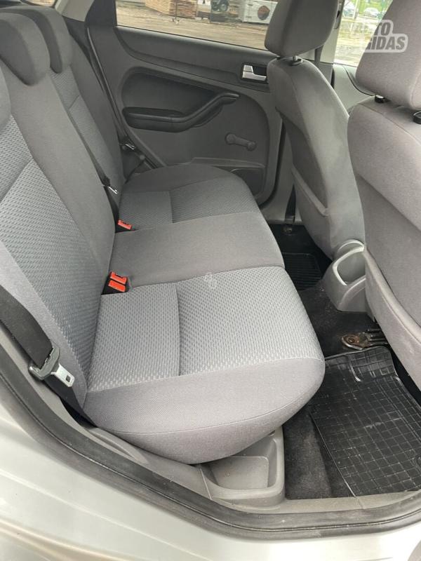 Pelēks Ford Focus 2005 Alīta, ar dzinēja tilpumu 1.60 L un nobraukumu 240 tūkst. km par 1200 €, foto 10 vietnē AUTOMOTO.COM.LV