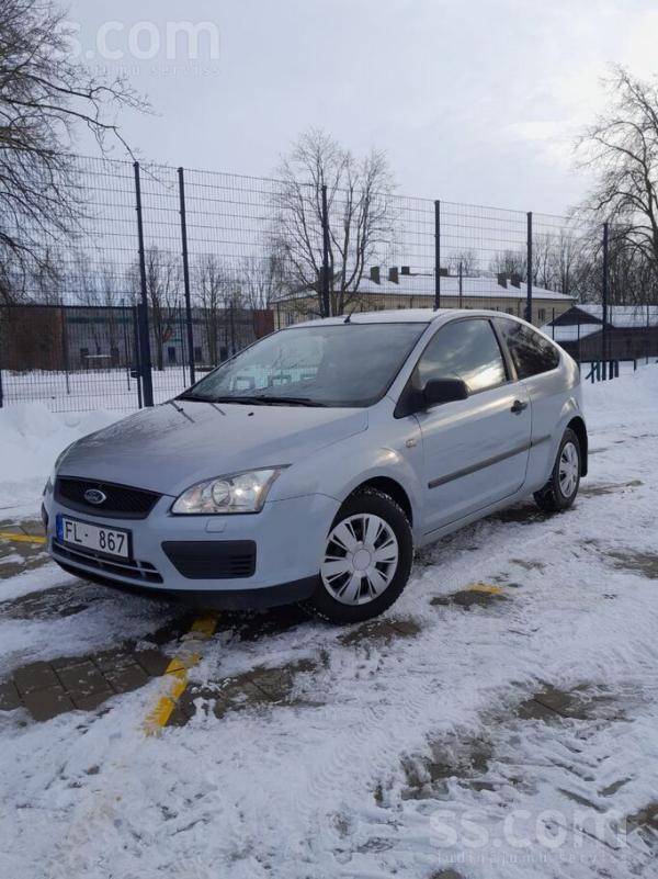 Grey Ford Focus 2005 in Jelgava, with an engine capacity of 1.60 L and mileage of 203 thousand km for 1000 €, photo 1 on AUTOMOTO.COM.LV