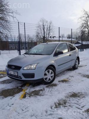Grey Ford Focus 2005 in Jelgava, with an engine capacity of 1.60 L and mileage of 203 thousand km for 1000 €, photo  on AUTOMOTO.COM.LV