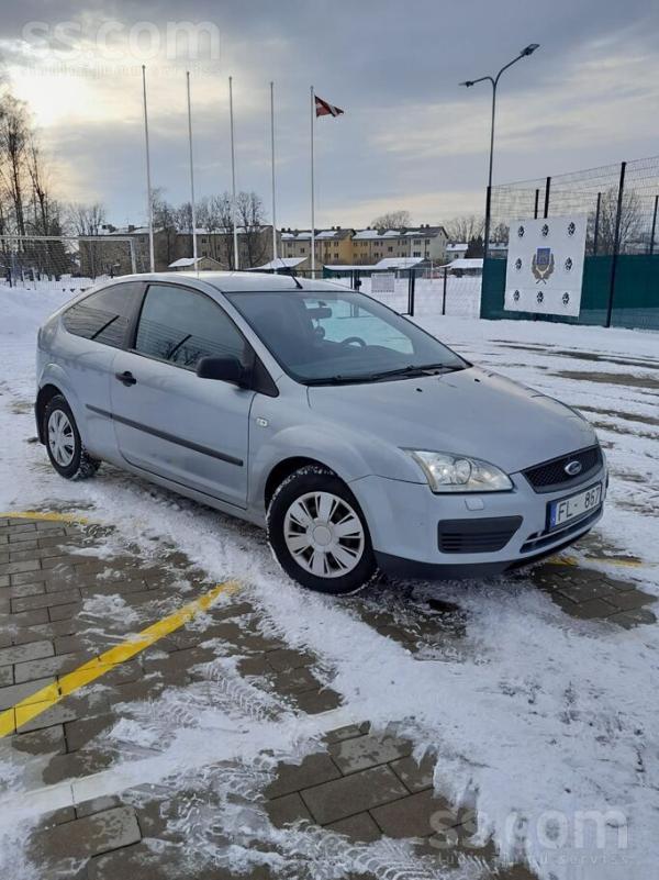 Grey Ford Focus 2005 in Jelgava, with an engine capacity of 1.60 L and mileage of 203 thousand km for 1000 €, photo 2 on AUTOMOTO.COM.LV
