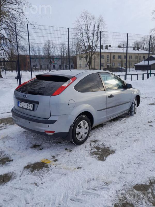 Grey Ford Focus 2005 in Jelgava, with an engine capacity of 1.60 L and mileage of 203 thousand km for 1000 €, photo 4 on AUTOMOTO.COM.LV