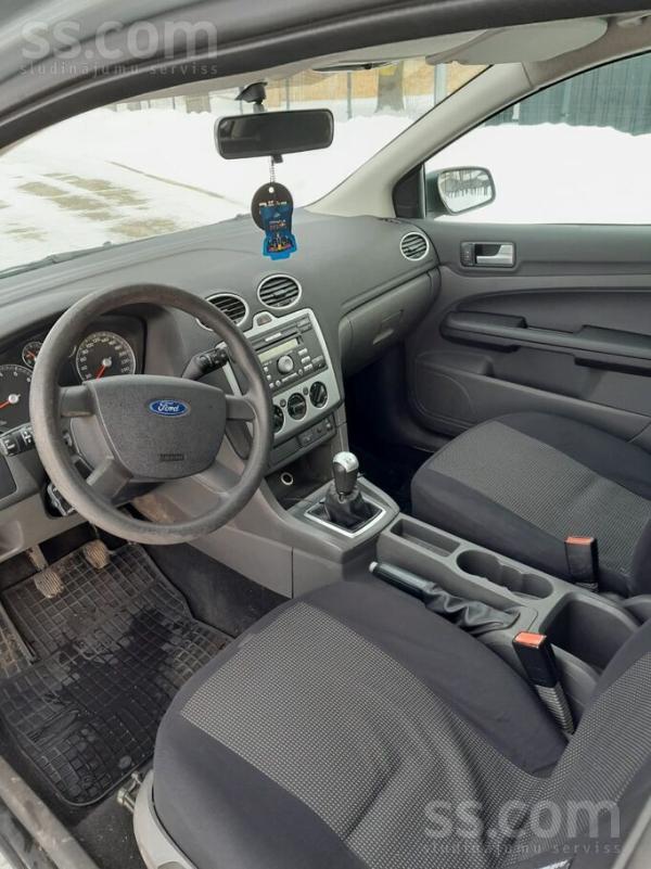 Grey Ford Focus 2005 in Jelgava, with an engine capacity of 1.60 L and mileage of 203 thousand km for 1000 €, photo 6 on AUTOMOTO.COM.LV