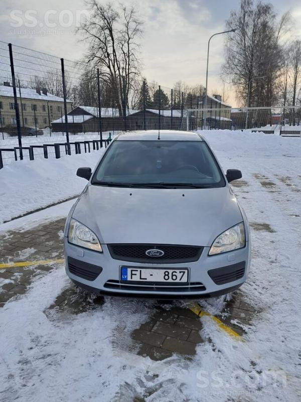 Grey Ford Focus 2005 in Jelgava, with an engine capacity of 1.60 L and mileage of 203 thousand km for 1000 €, photo 8 on AUTOMOTO.COM.LV