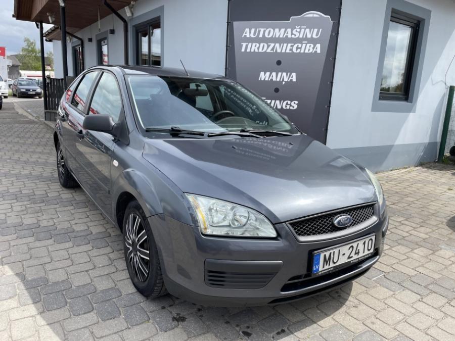 Grey Ford Focus 2005 in Riga, with an engine capacity of 1.60 L and mileage of 326 thousand km for 1850 €, photo 1 on AUTOMOTO.COM.LV