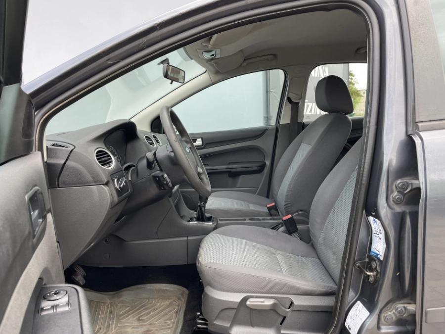 Grey Ford Focus 2005 in Riga, with an engine capacity of 1.60 L and mileage of 326 thousand km for 1850 €, photo 3 on AUTOMOTO.COM.LV