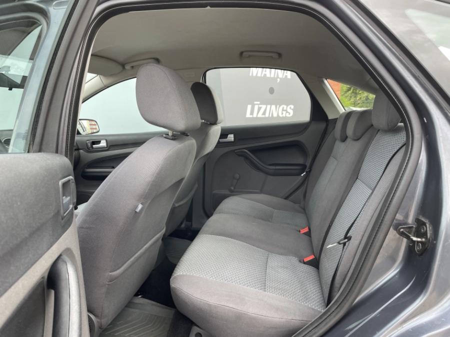 Grey Ford Focus 2005 in Riga, with an engine capacity of 1.60 L and mileage of 326 thousand km for 1850 €, photo 4 on AUTOMOTO.COM.LV