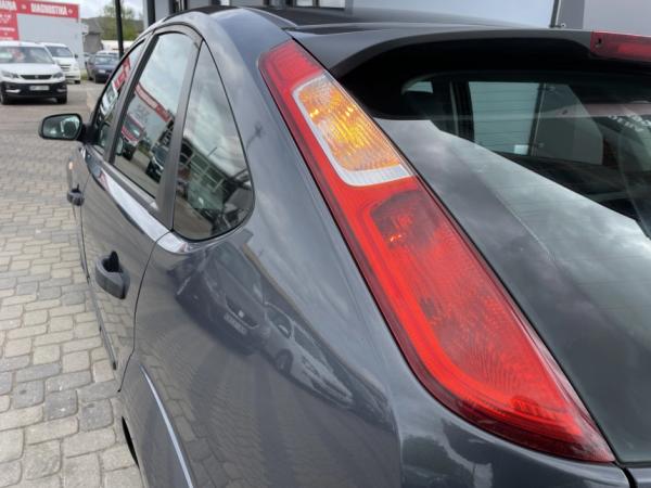 Grey Ford Focus 2005 in Riga, with an engine capacity of 1.60 L and mileage of 326 thousand km for 1850 €, photo 4 on AUTOMOTO.COM.LV