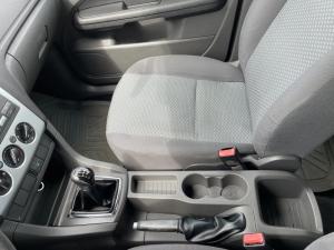 Grey Ford Focus 2005 in Riga, with an engine capacity of 1.60 L and mileage of 326 thousand km for 1850 €, photo 12 on AUTOMOTO.COM.LV