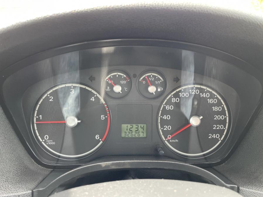 Grey Ford Focus 2005 in Riga, with an engine capacity of 1.60 L and mileage of 326 thousand km for 1850 €, photo 15 on AUTOMOTO.COM.LV